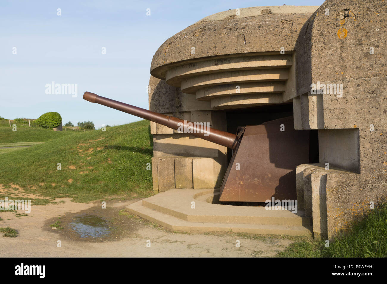 Destroyed german Battery Longues Sur Mer Stock Photo - Alamy