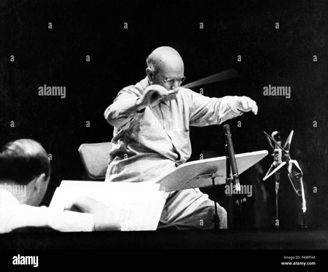 Dirigiendo hi-res stock photography and images - Alamy