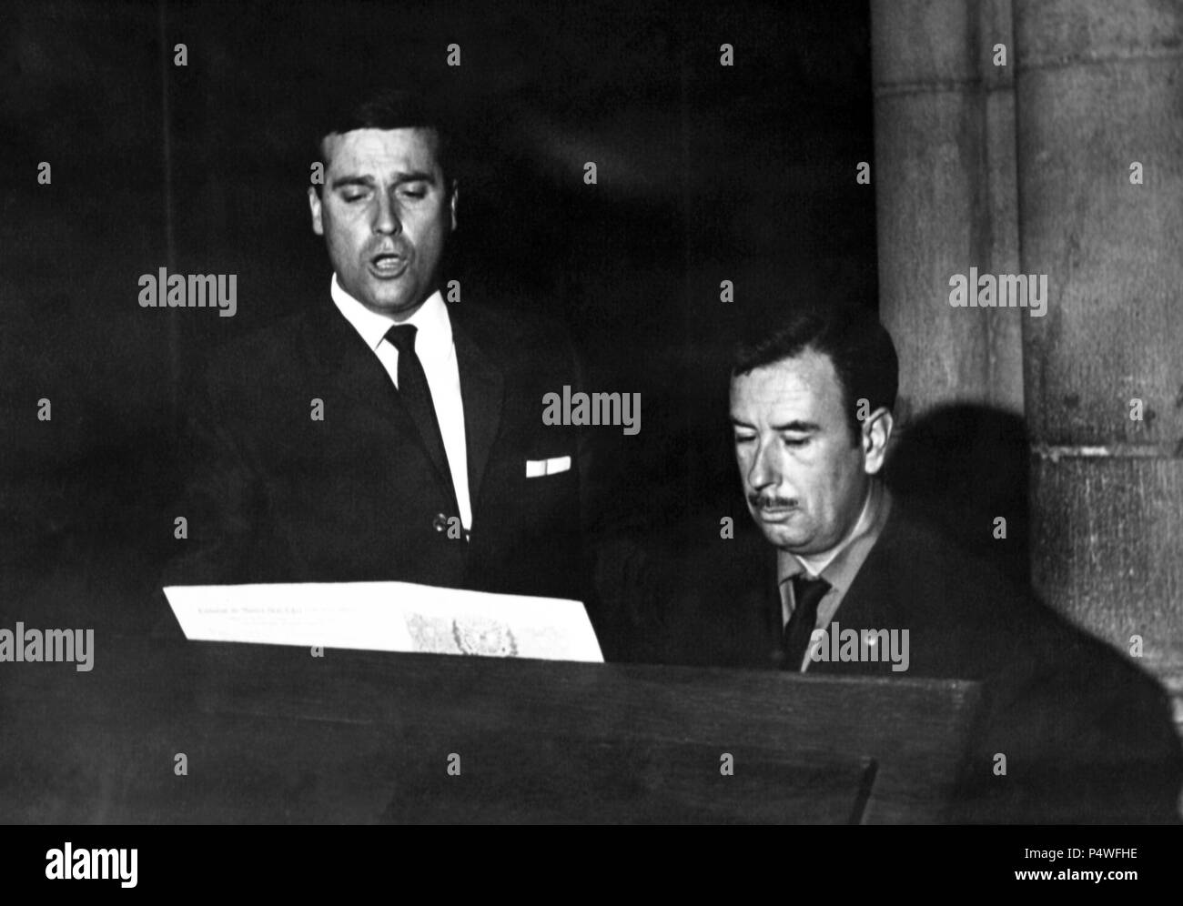 El cantante Ramon Calduch Stock Photo - Alamy