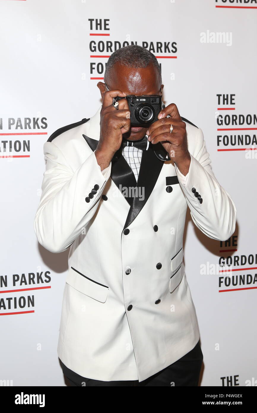 Jamel shabazz gordon parks hi-res stock photography and images - Alamy