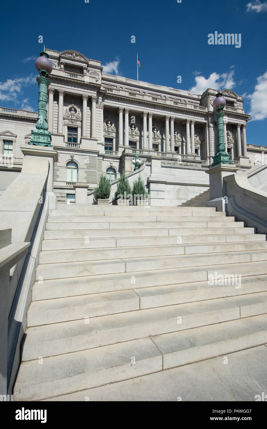 Exterior view of the Library of Congress building, the Thomas Jefferson ...
