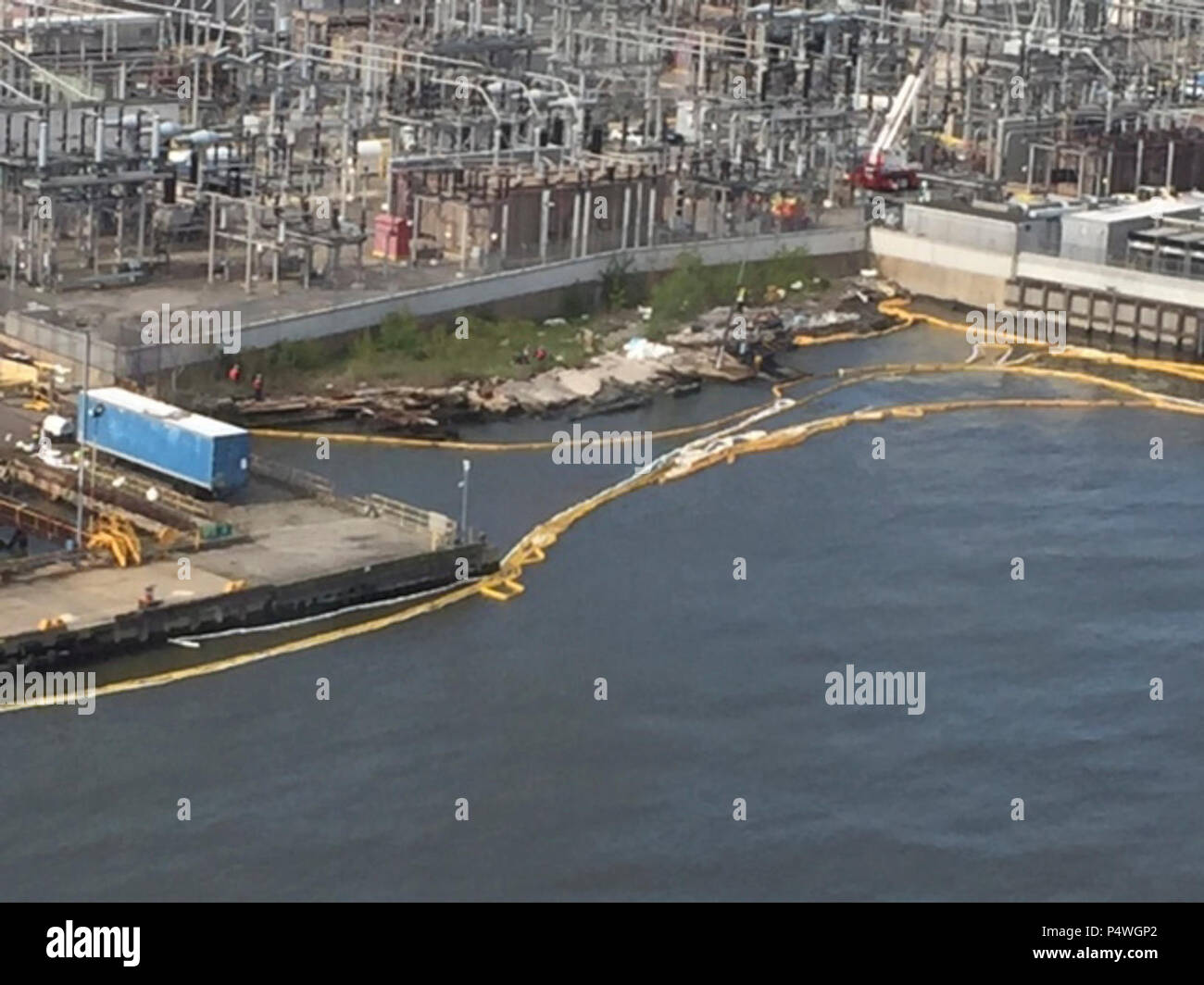 Pollution booms hi-res stock photography and images - Alamy