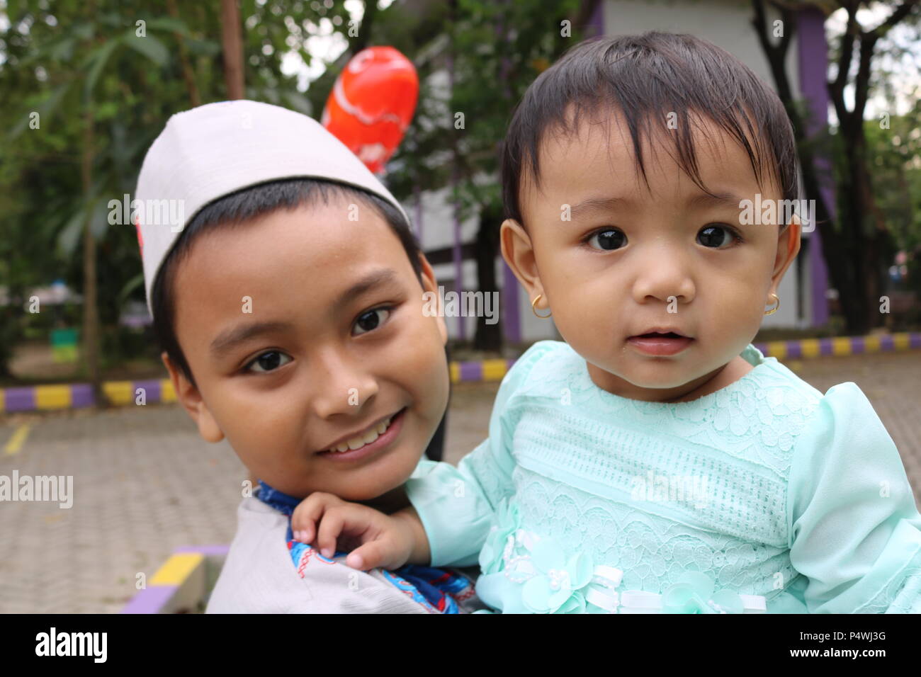 Asian Muslim children are wearing new clothes Stock Photo - Alamy