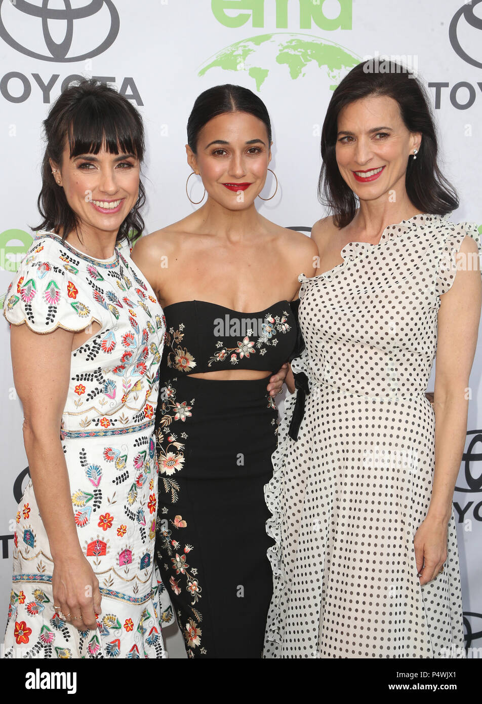 Constance zimmer and emmanuelle chriqui hi-res stock photography and ...