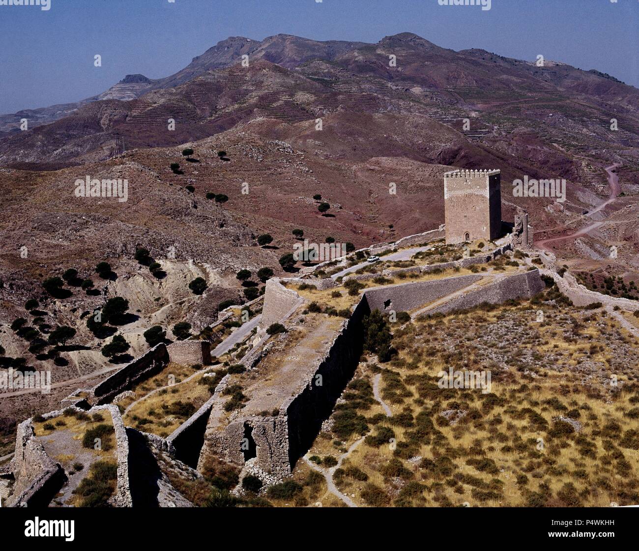Murallas del castillo medieval hi-res stock photography and images - Alamy