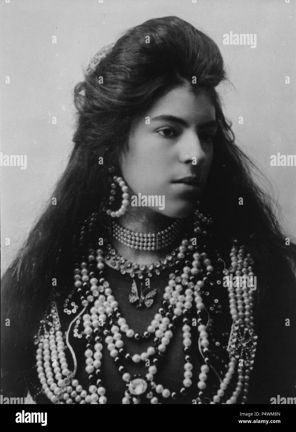 Lyric soprano hi-res stock photography and images - Alamy