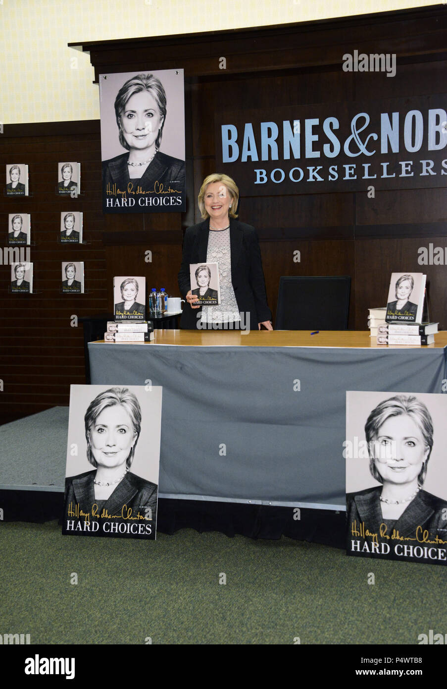 a Hillary Clinton - Book Signing 005 at the Guardians of the Galaxy ...