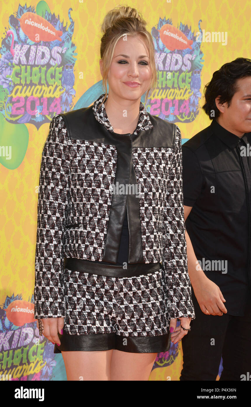 Kaley cuoco 304 red carpet event hi-res stock photography and images - Alamy