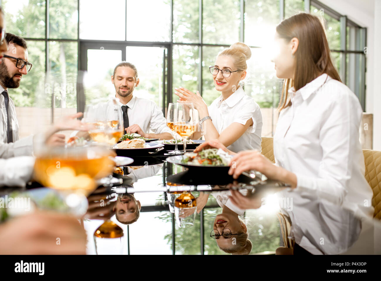 Business people during a lunch at the restaurant Stock Photo - Alamy