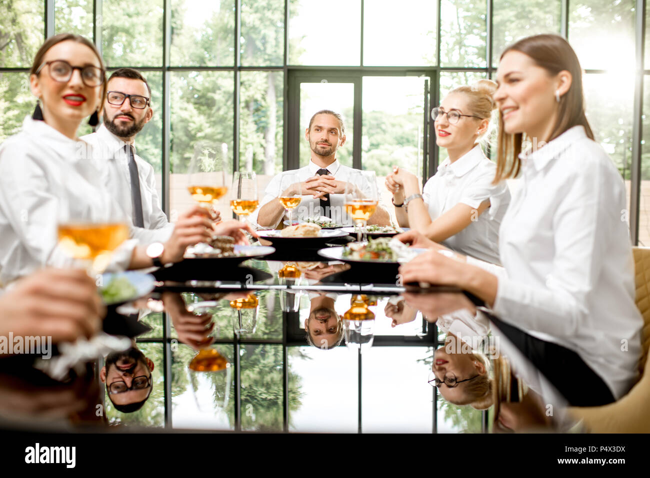 Business people during a lunch at the restaurant Stock Photo - Alamy