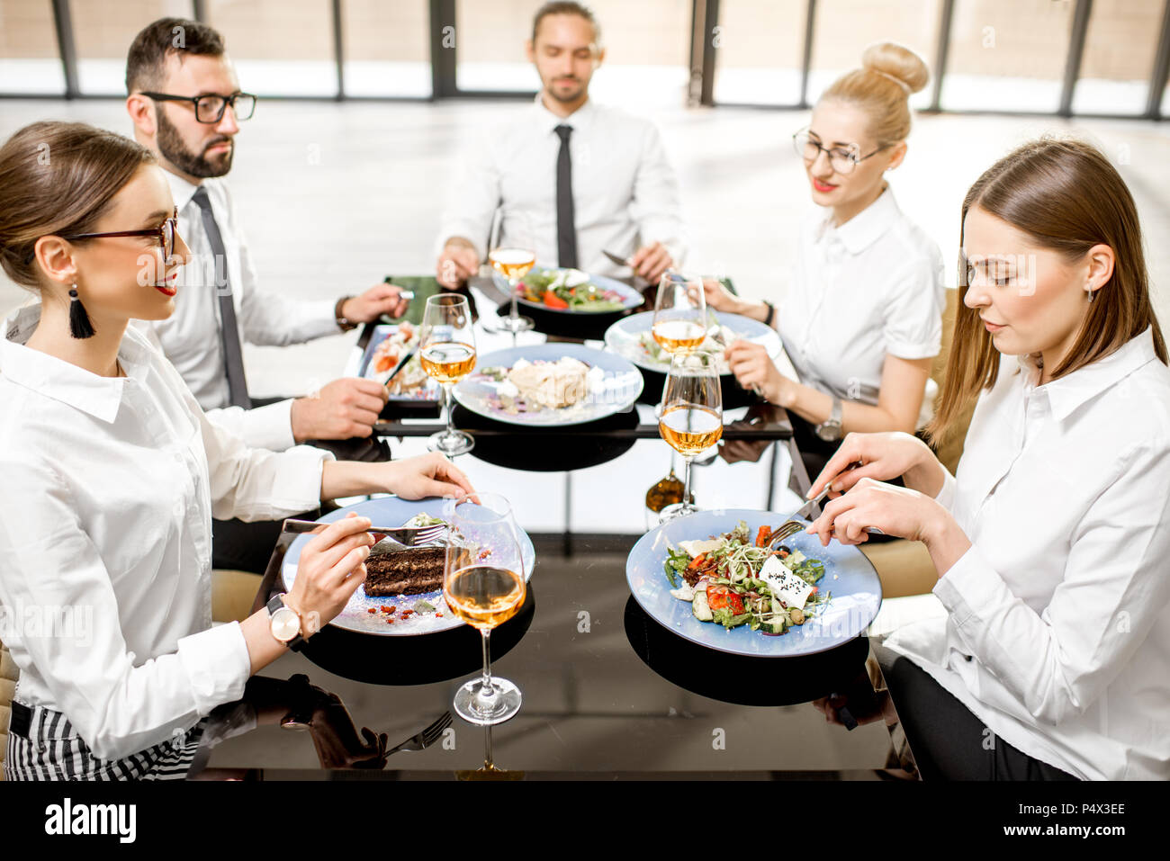 Business people during a lunch at the restaurant Stock Photo - Alamy