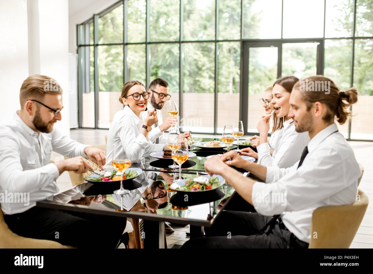 Business people during a lunch at the restaurant Stock Photo - Alamy
