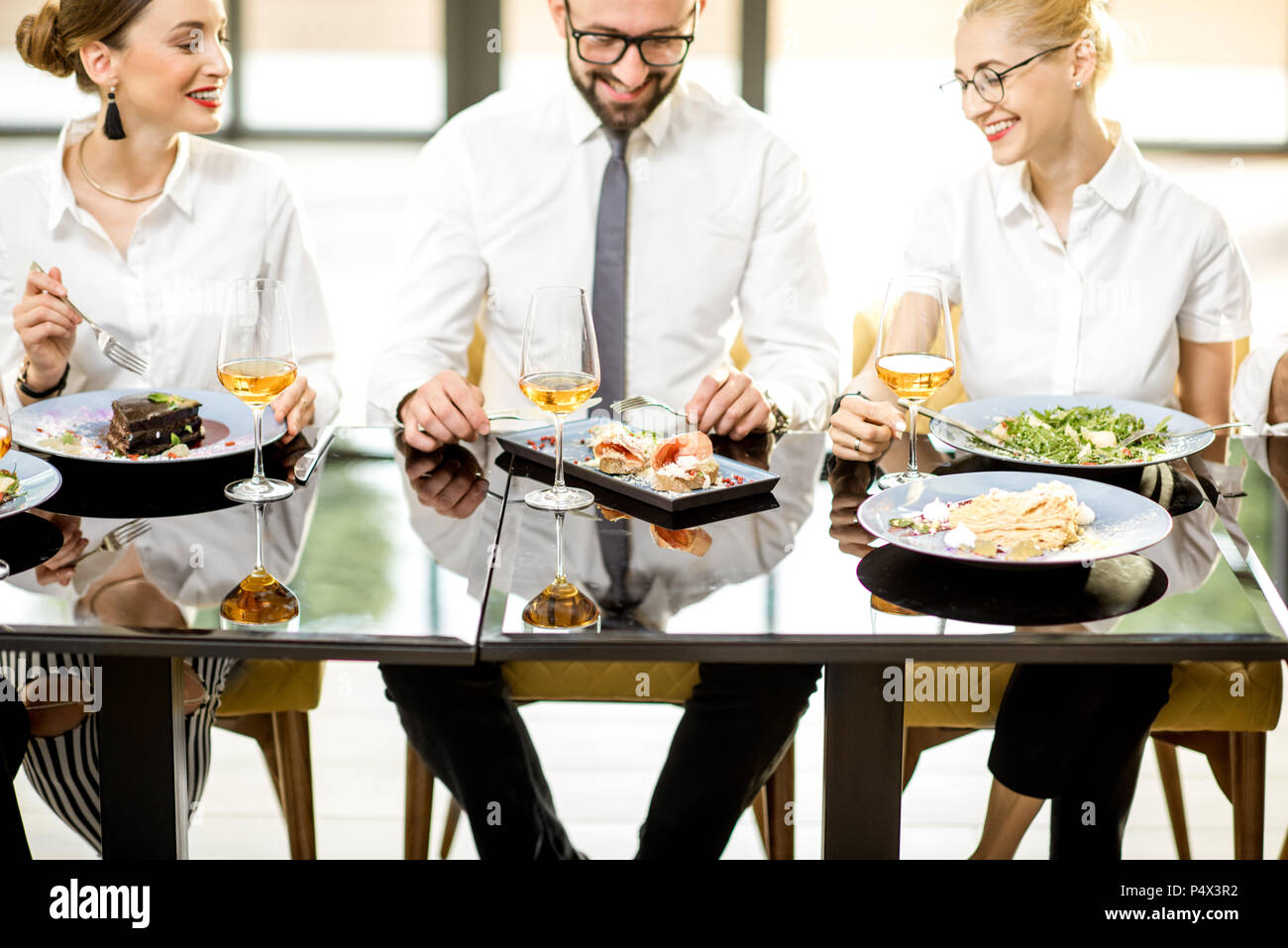 Restaurant corporate hi-res stock photography and images - Alamy