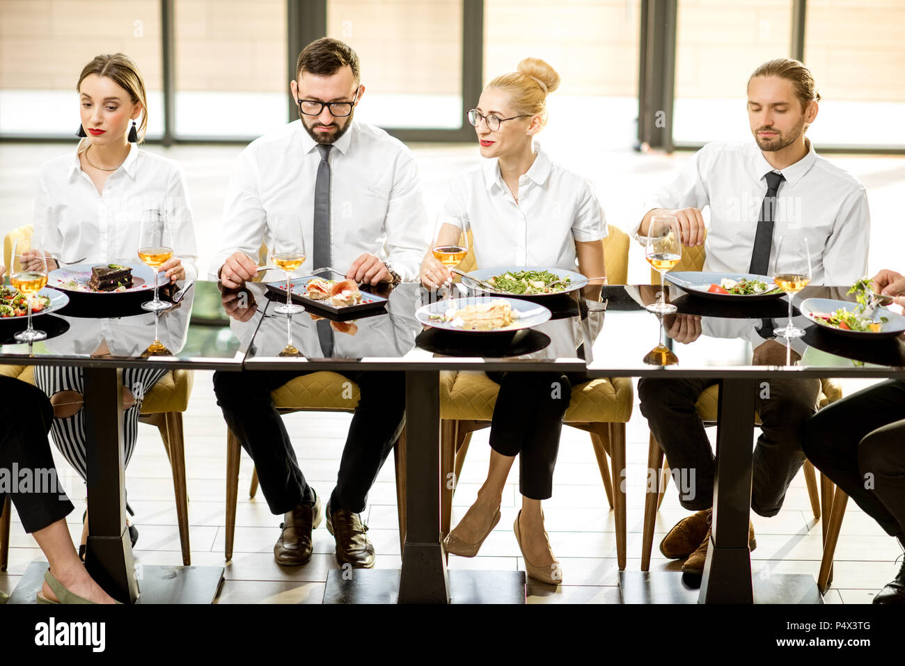 People talking during dinner hi-res stock photography and images - Alamy