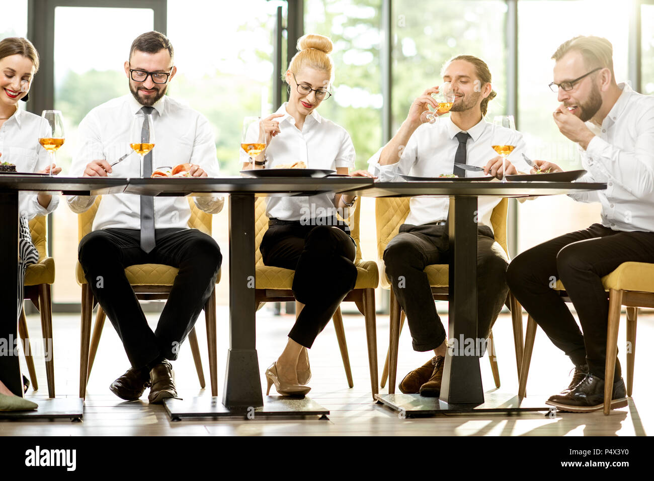 Business people during a lunch at the restaurant Stock Photo - Alamy