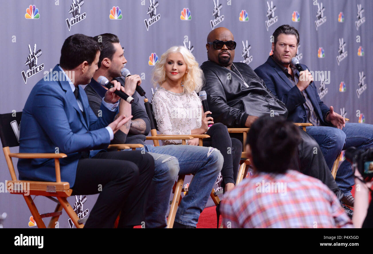 Carson Daly, Adam Levine, CeeLo Green, Christina Aguilera, Blake ...