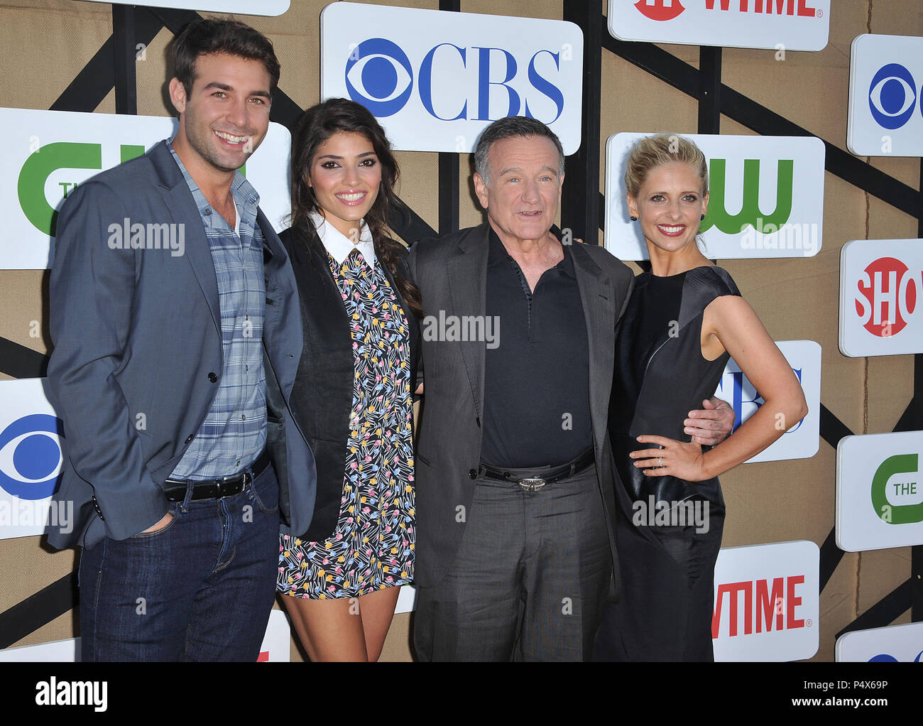 Amanda Setton, James Wolk, Sarah Michelle Gellar and Robin Williams ...