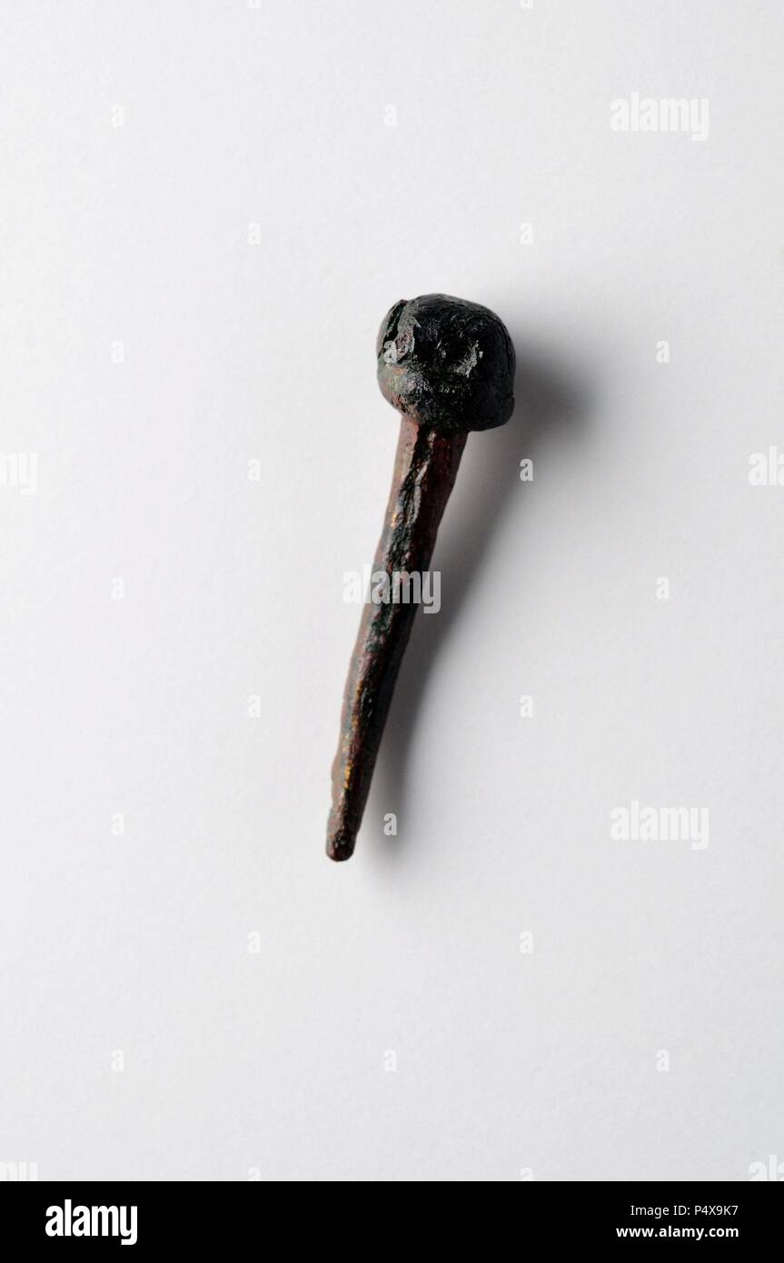 Rounded nail head hi-res stock photography and images - Alamy