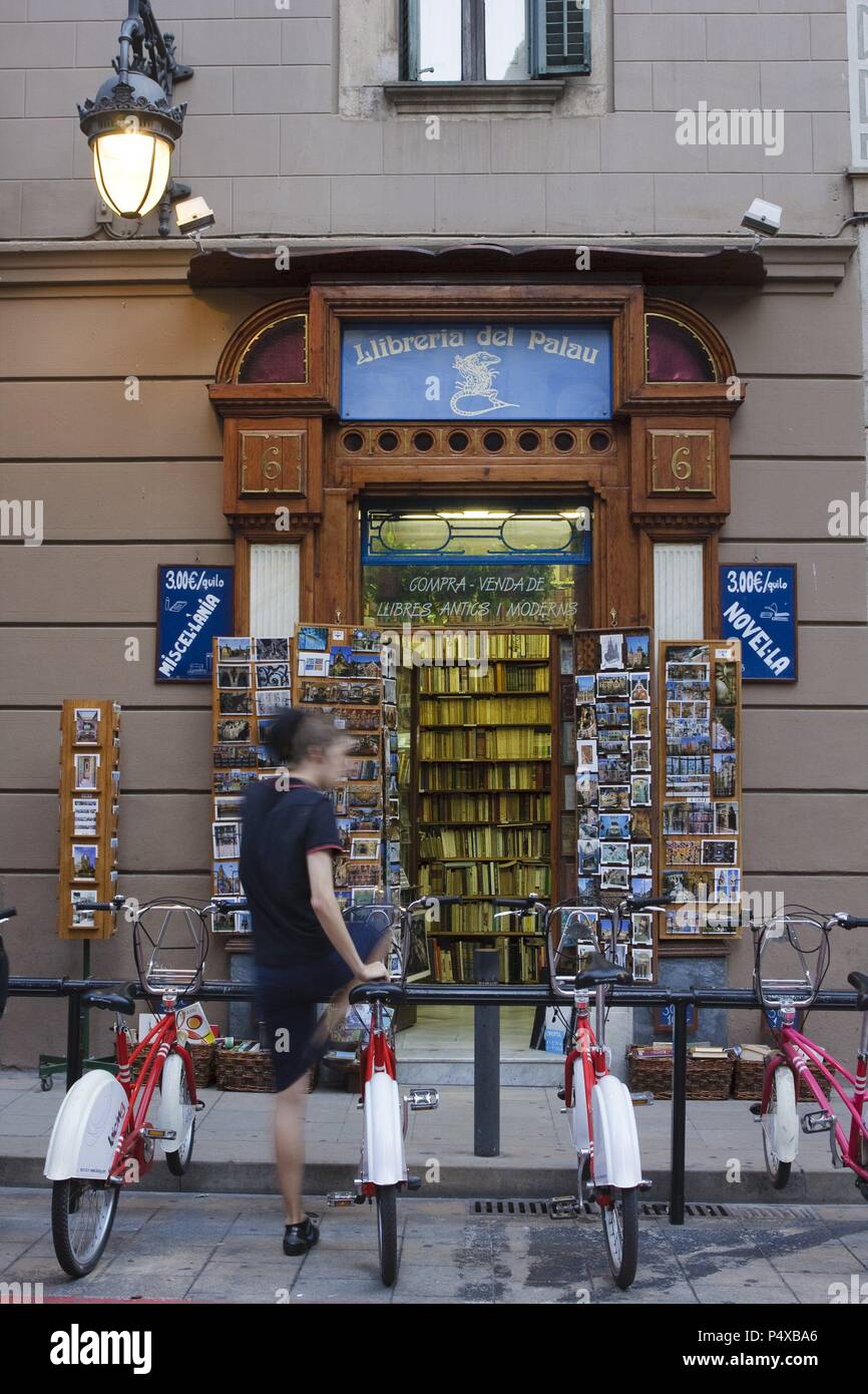 Bookshop barcelona hi-res stock photography and images - Alamy