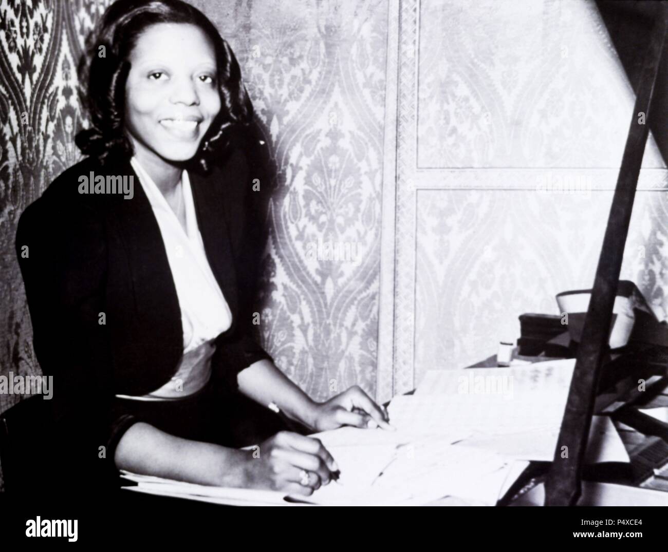 Mary lou hi-res stock photography and images - Alamy