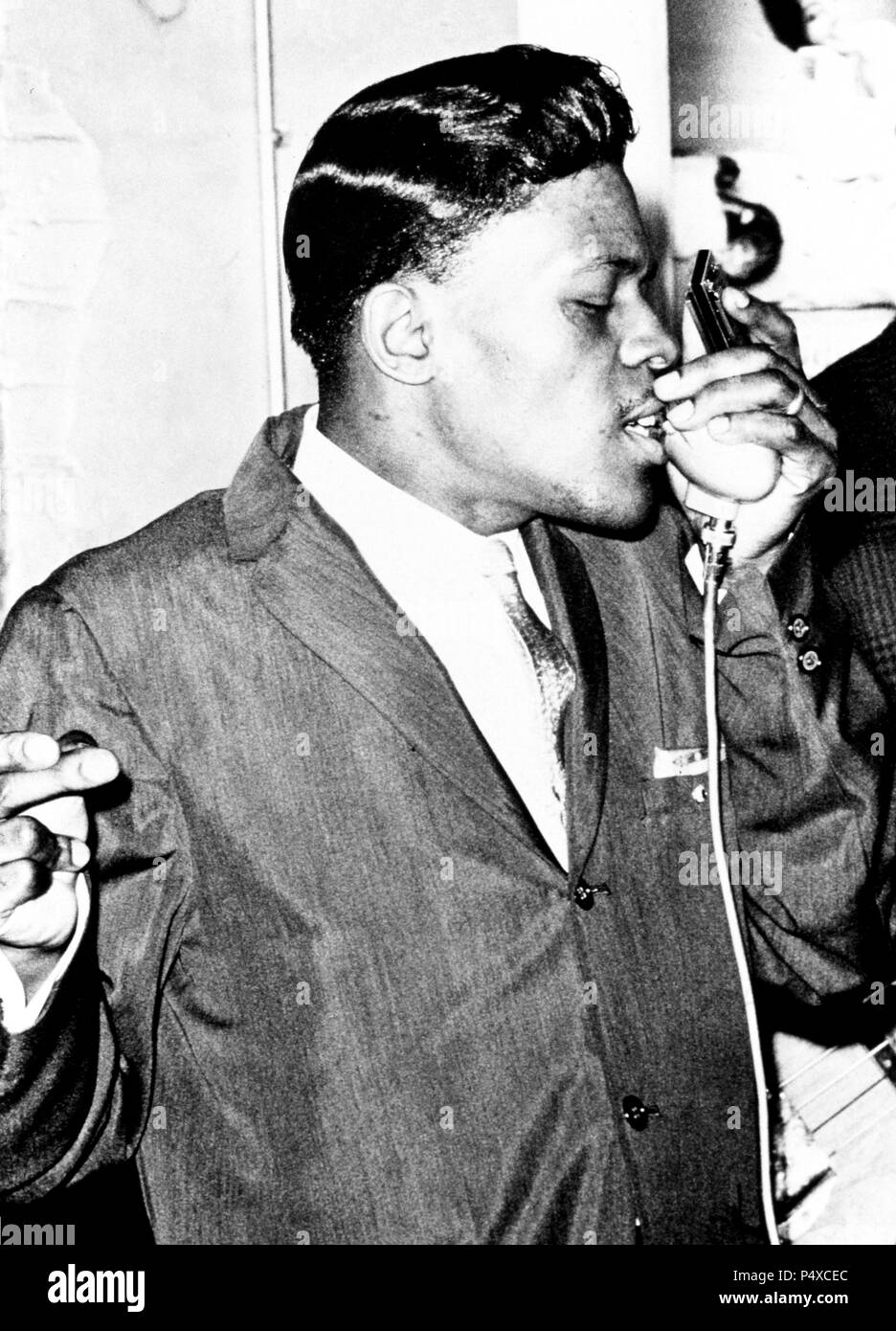 El armonicista y cantante de blues estadounidense Junior Wells. Chicago ...