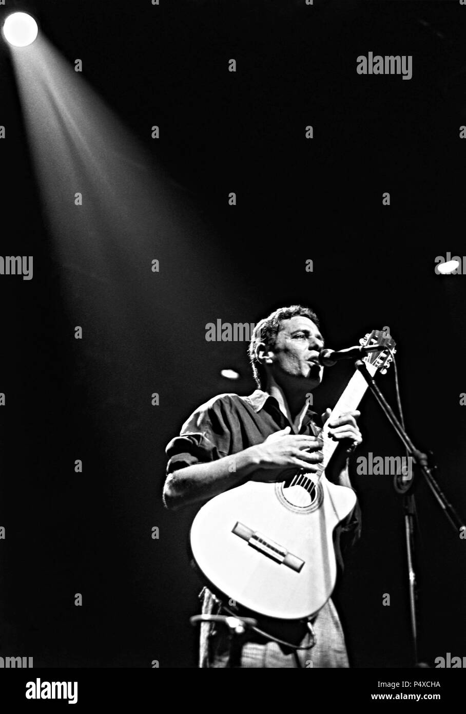 Singer-poet Chico Buarque performs in his first show in Sao Paulo ...