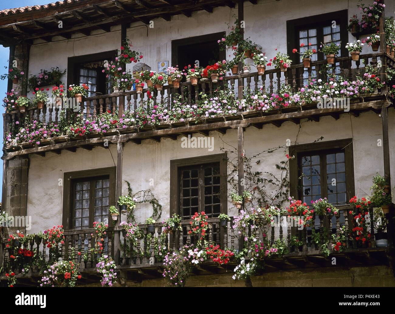 Edificios con balcones hi-res stock photography and images - Alamy