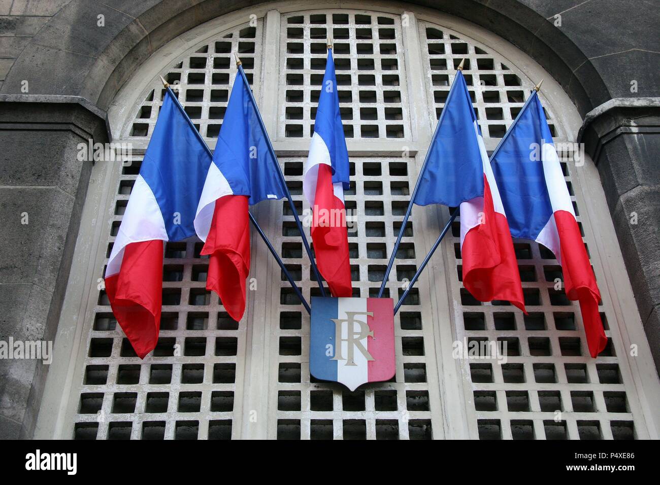 French Flag. Facade of Justice Palace. Paris. Francia. Europe Stock ...