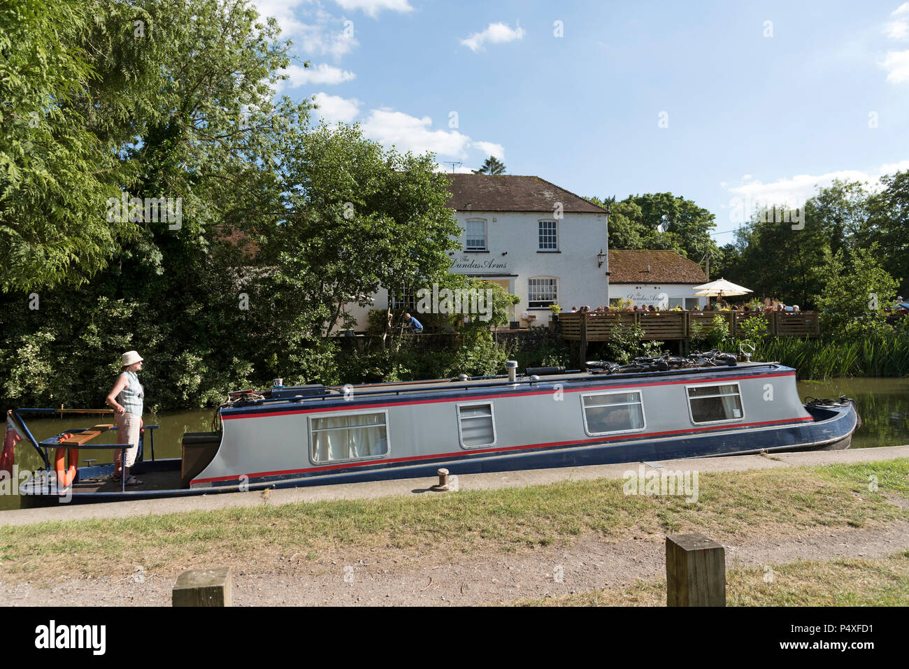 The waterside pub berkshire hi-res stock photography and images - Alamy