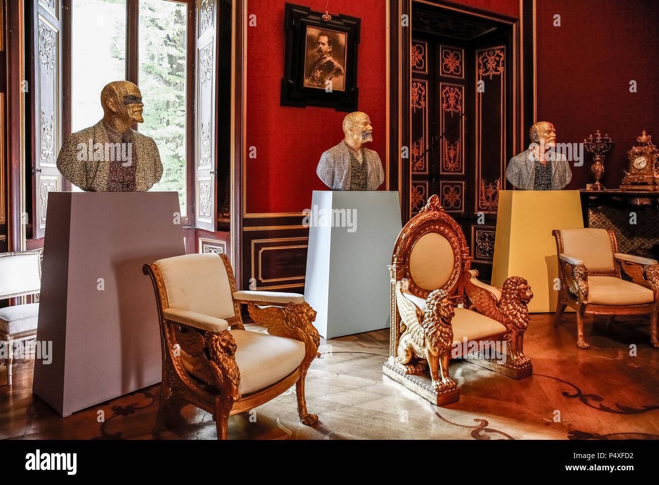 Palace audience room hi-res stock photography and images - Alamy