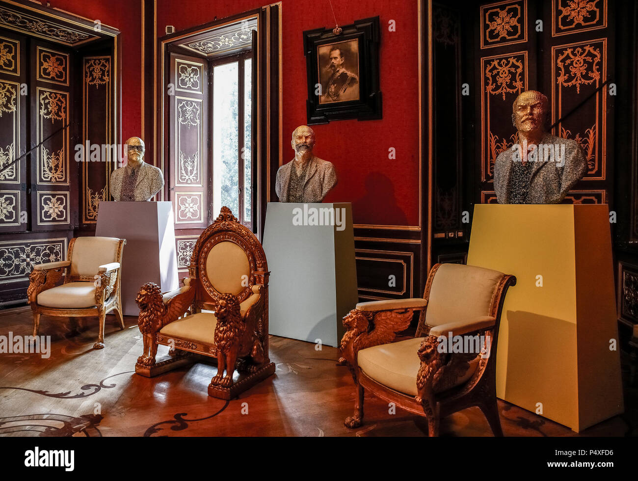 Palace audience room hi-res stock photography and images - Alamy