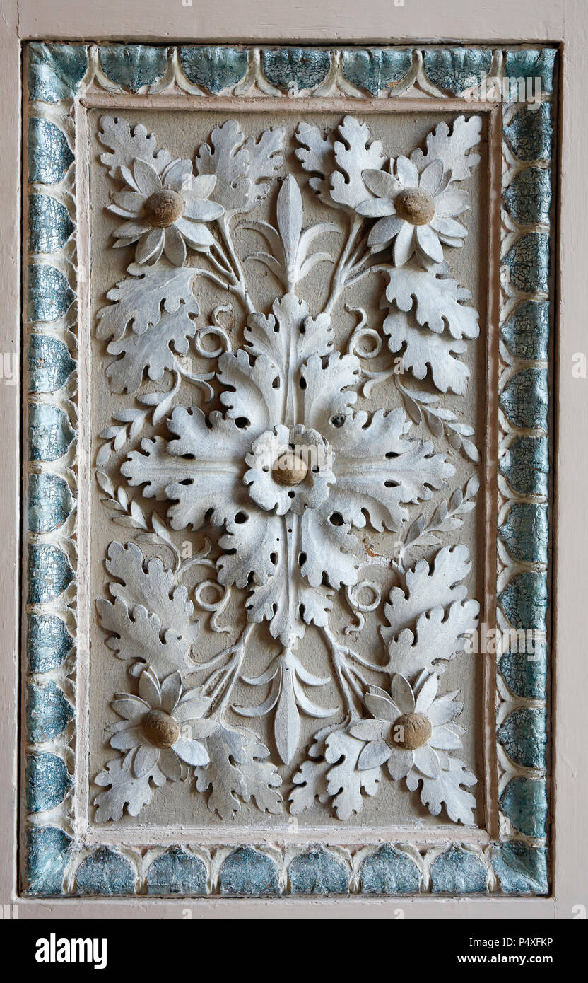 Royal decorations hi-res stock photography and images - Alamy