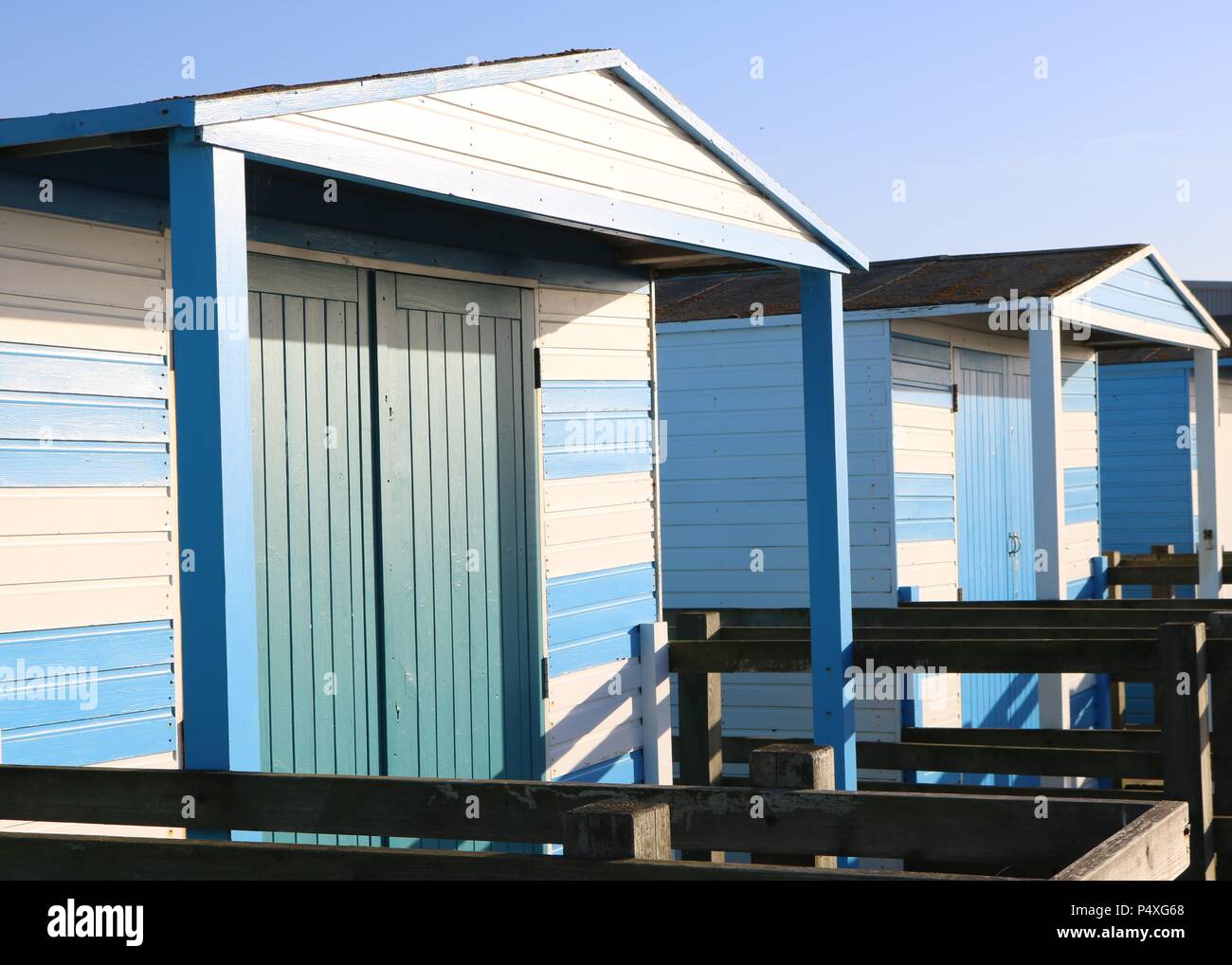 Blue and white beach huts hi-res stock photography and images - Alamy