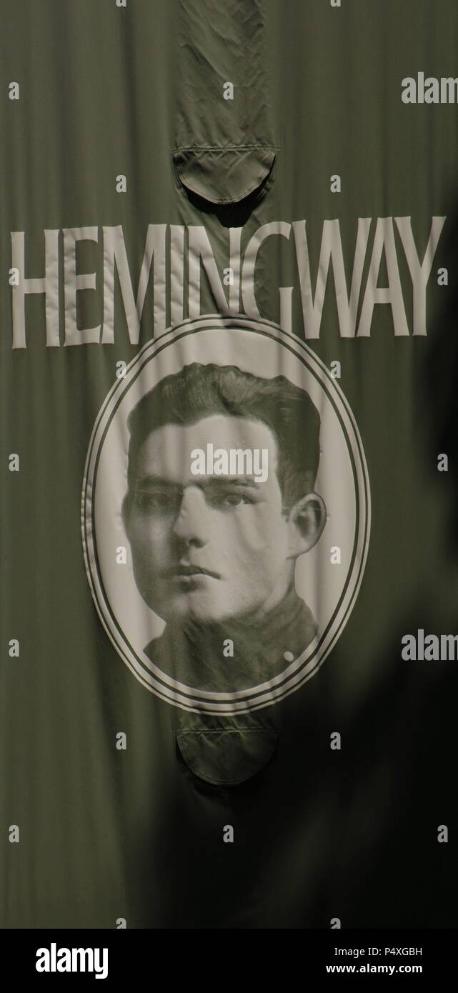 Young ernest hemingway portrait hi-res stock photography and images - Alamy