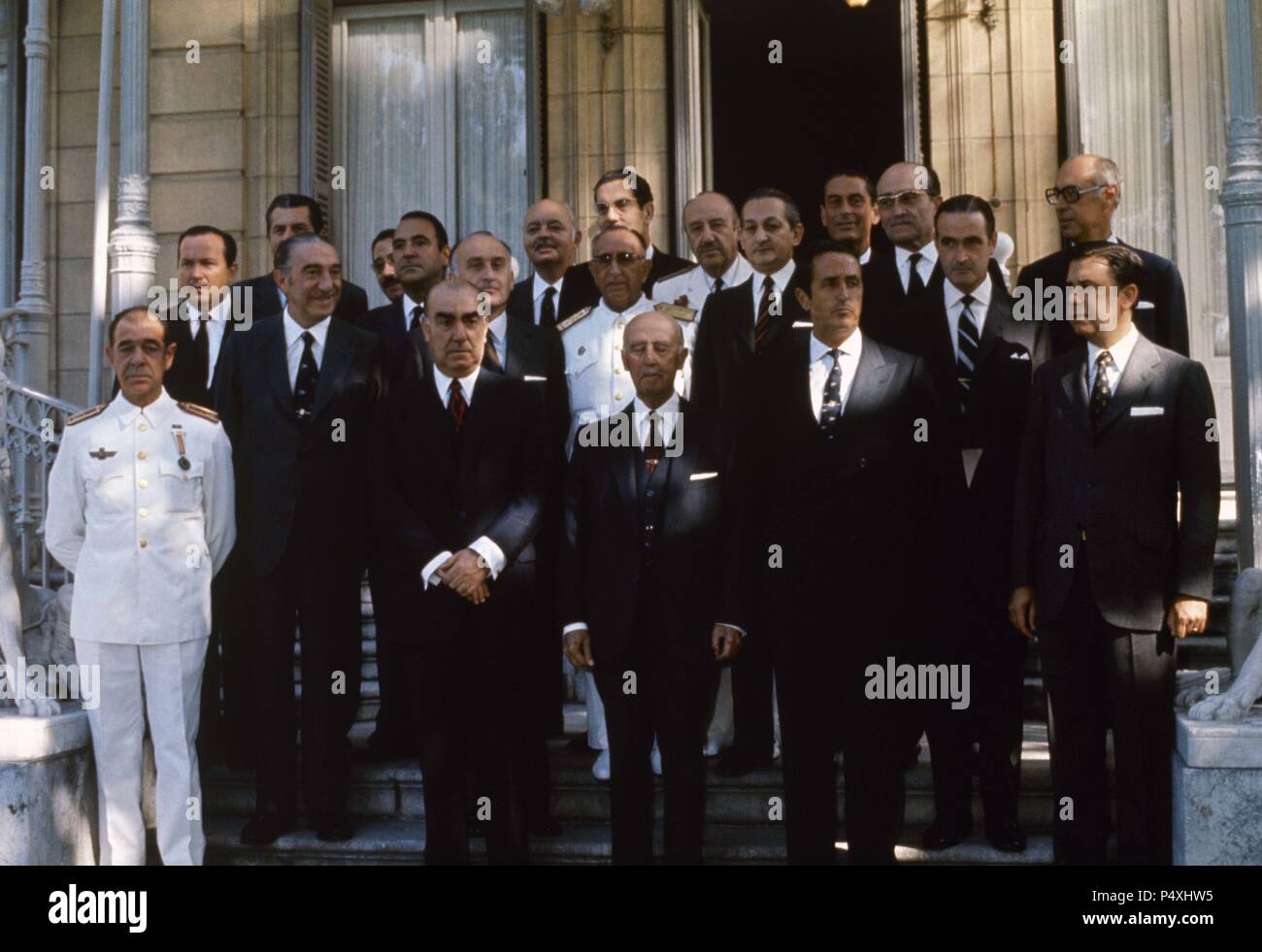 FRANCISCO FRANCO (El Ferrol,1892-Madrid,1975) con su gobierno en Ayete ...