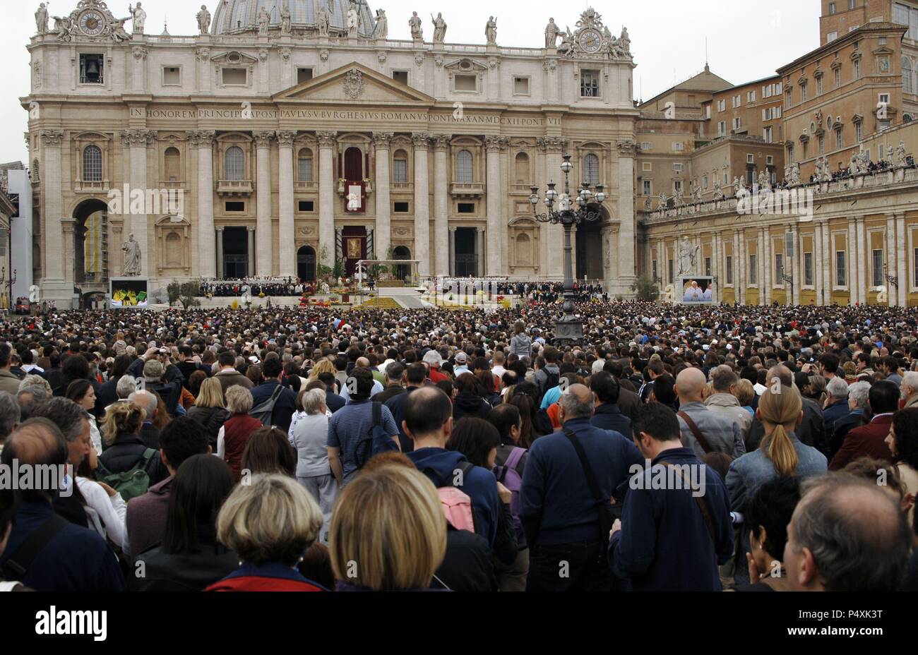Mass of Pope Benedict XVI in Holy Week. Saint Peter's Square. Vatican ...