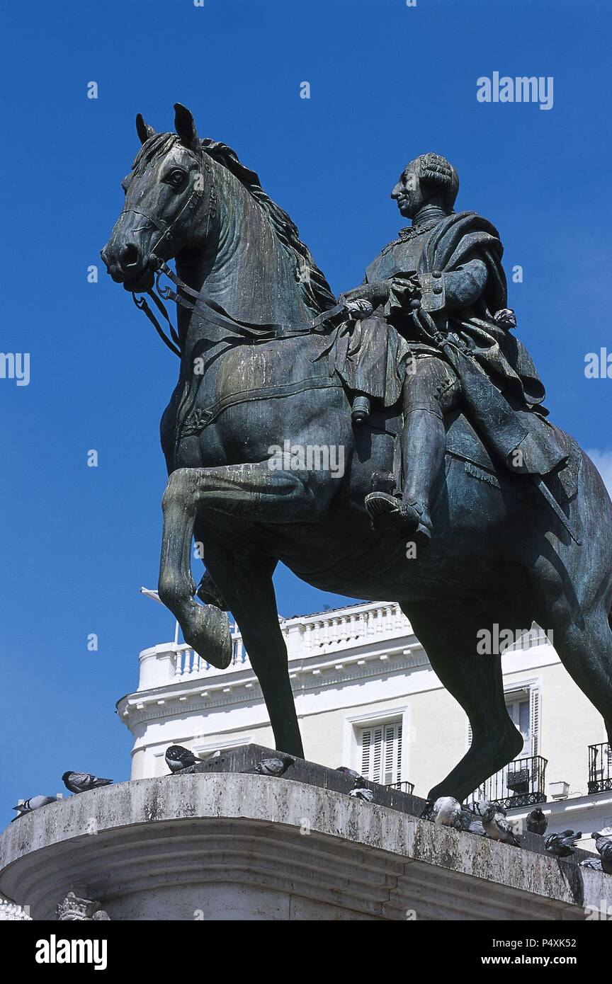 Statue en bronze puerta del sol hi-res stock photography and images - Alamy