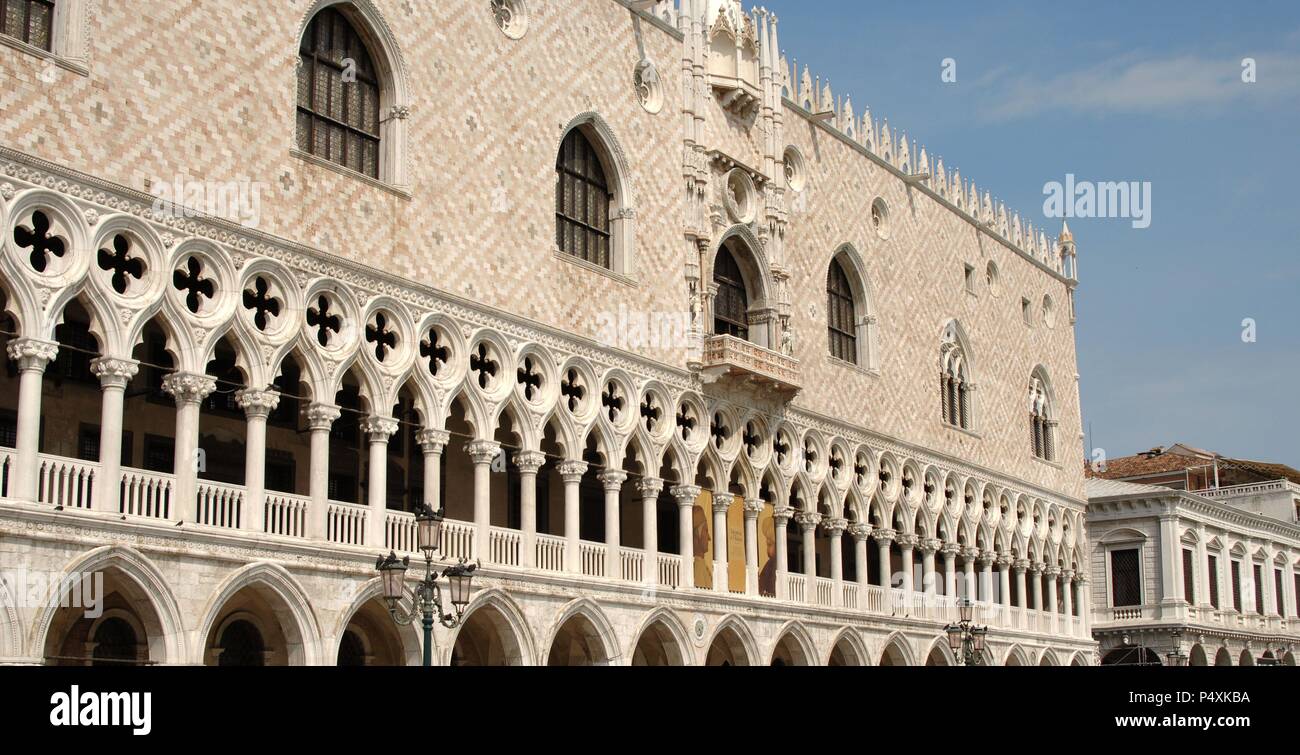 Italy. Venice. Doge's Palace. Gothic building. 14th - 15th centuries. Facade Stock Photo - Alamy