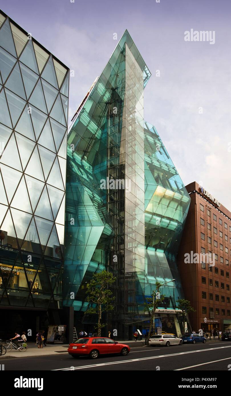 Coches circulando por la AVENIDA MEIJI. TOKYO. Isla de Hondo (Honshu ...