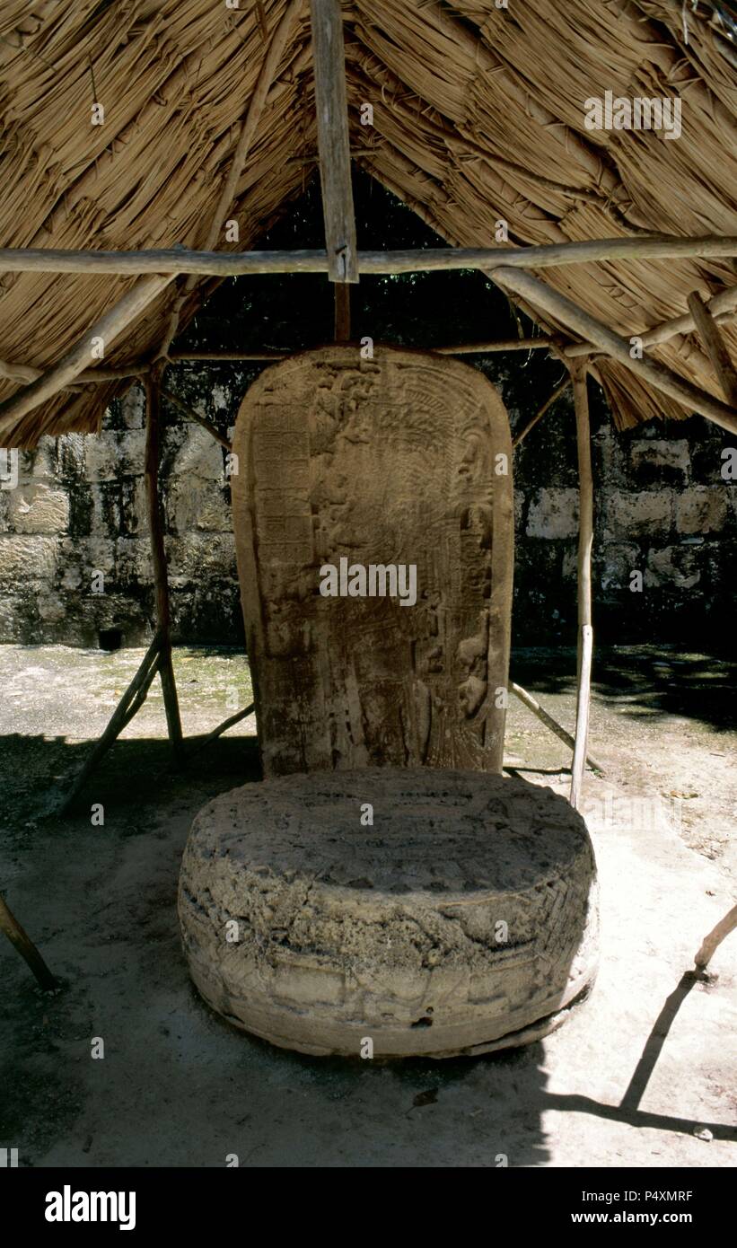 Estela maya en tikal hi-res stock photography and images - Alamy