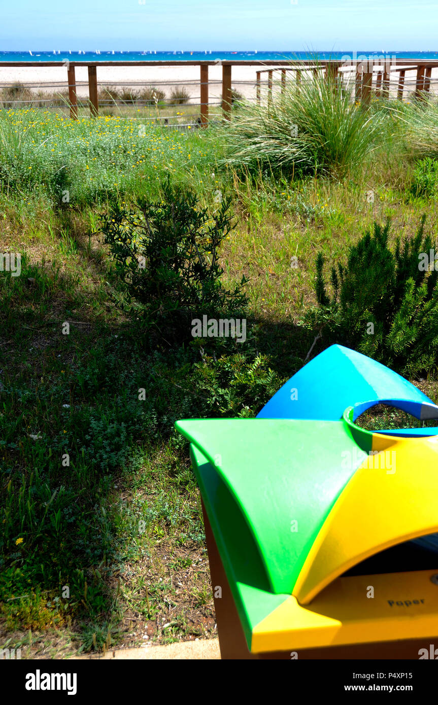 recycling at the beach Stock Photo - Alamy