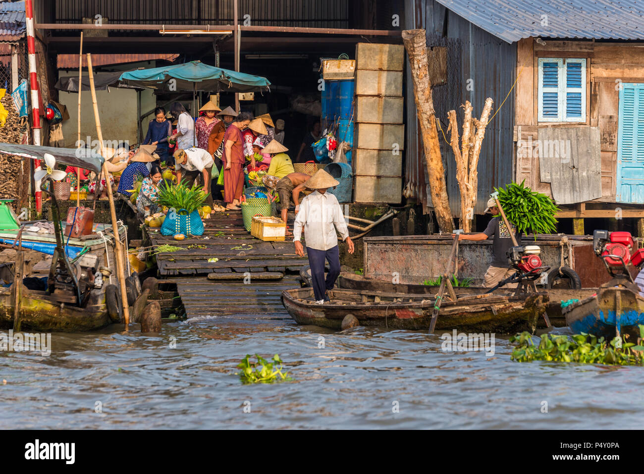 Mekong delta vietnam boat woman tourist hi-res stock photography and ...