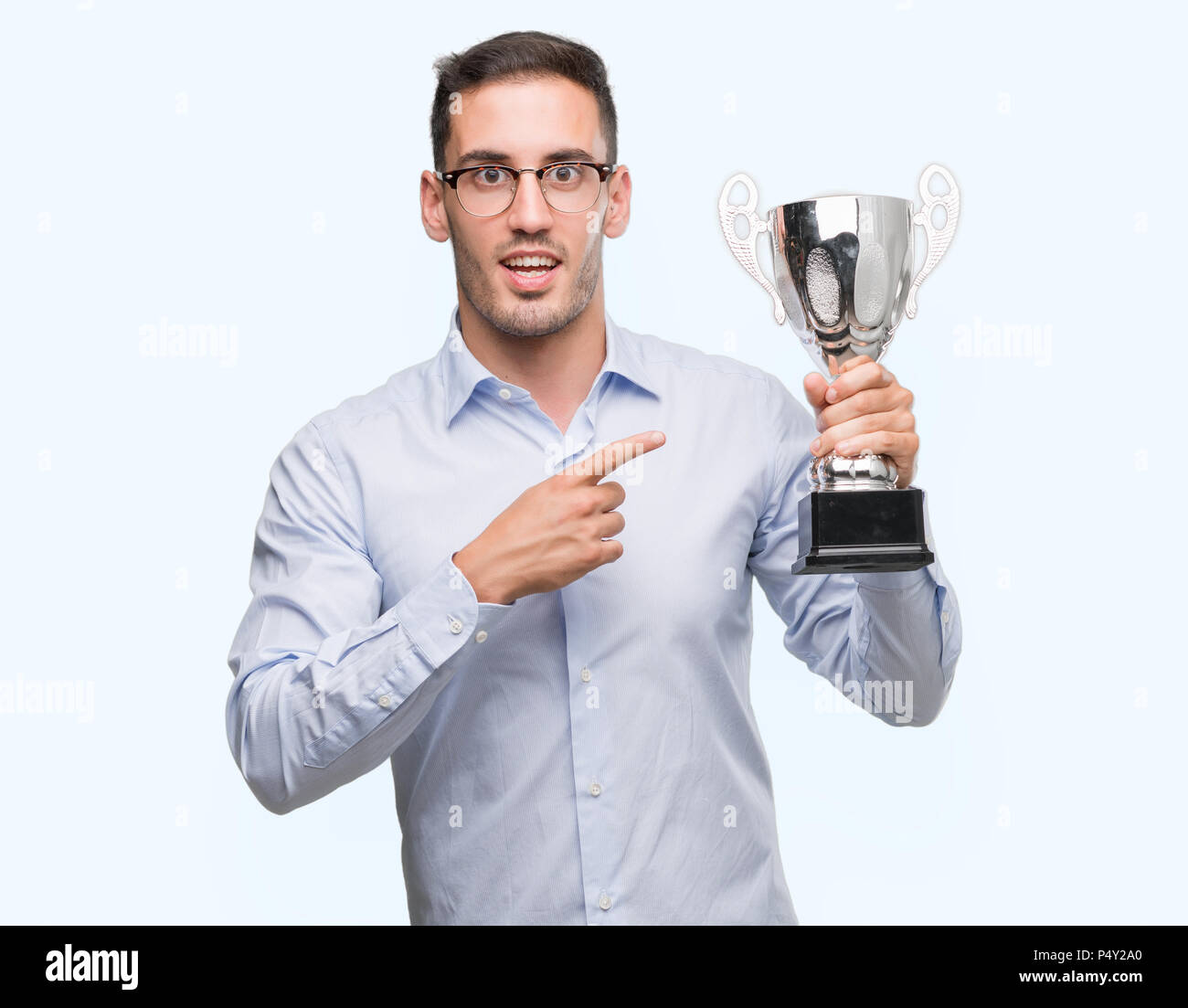 Human Holding Trophy Artikel LEONINE Studios
