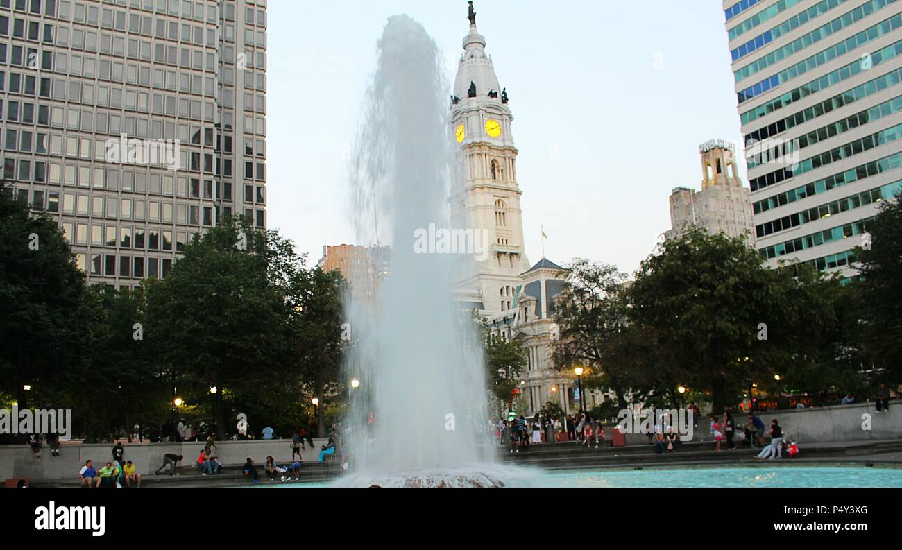 Night view philadelphia city center hi-res stock photography and images ...