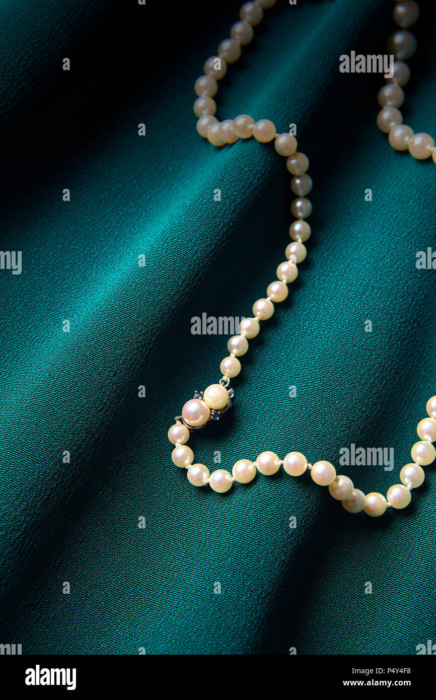 Freshwater pearls hi-res stock photography and images - Alamy