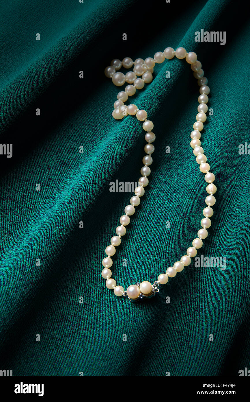 Freshwater pearls hi-res stock photography and images - Alamy
