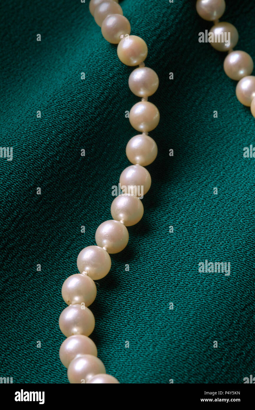 Freshwater pearls hi-res stock photography and images - Alamy