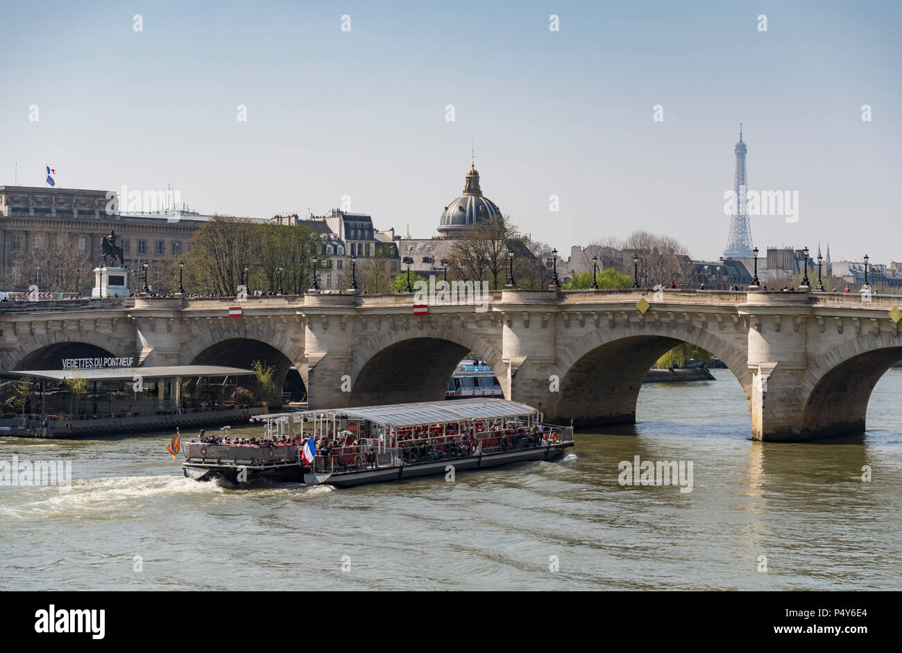 New buildings in paris hi-res stock photography and images - Alamy