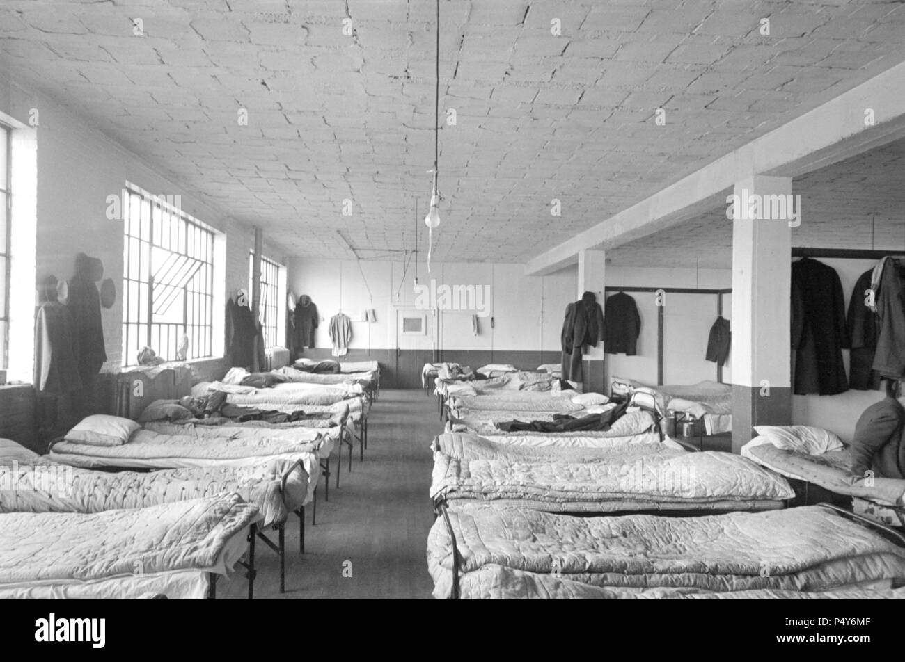 Homeless 1930s hi-res stock photography and images - Alamy