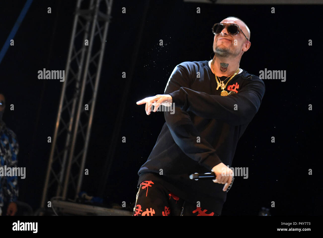 Gue rapper hi-res stock photography and images - Alamy